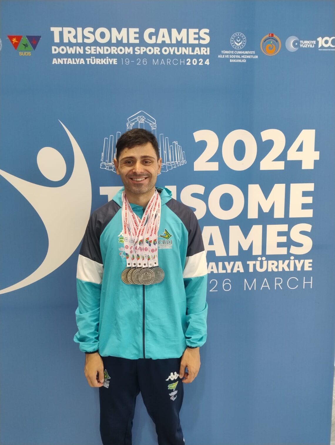 Brasileiro conquista 8 medalhas em Mundial para atletas com síndrome de ...